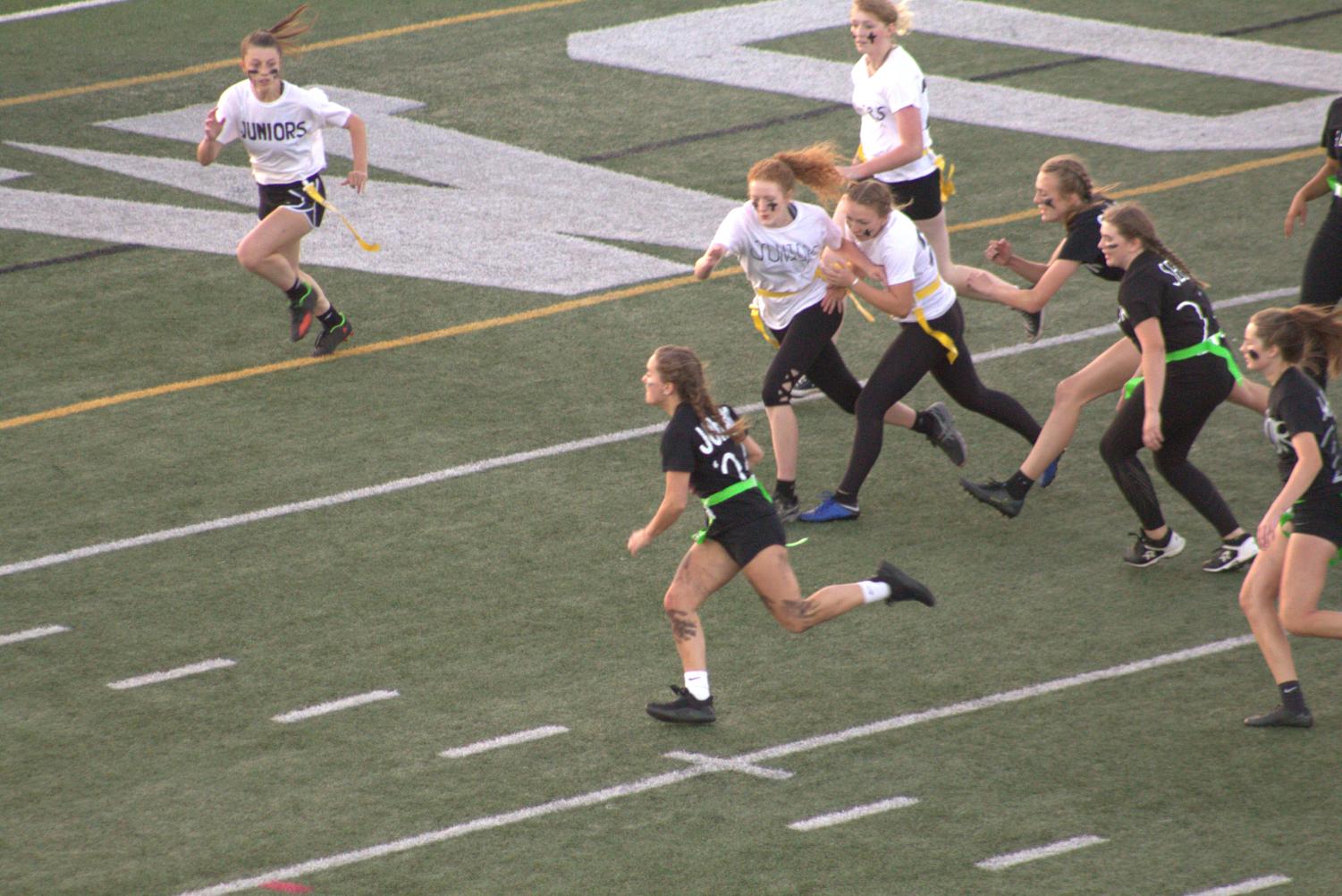 Behind the Game: Powder Puff Leads Seniors to Victory – The Cub